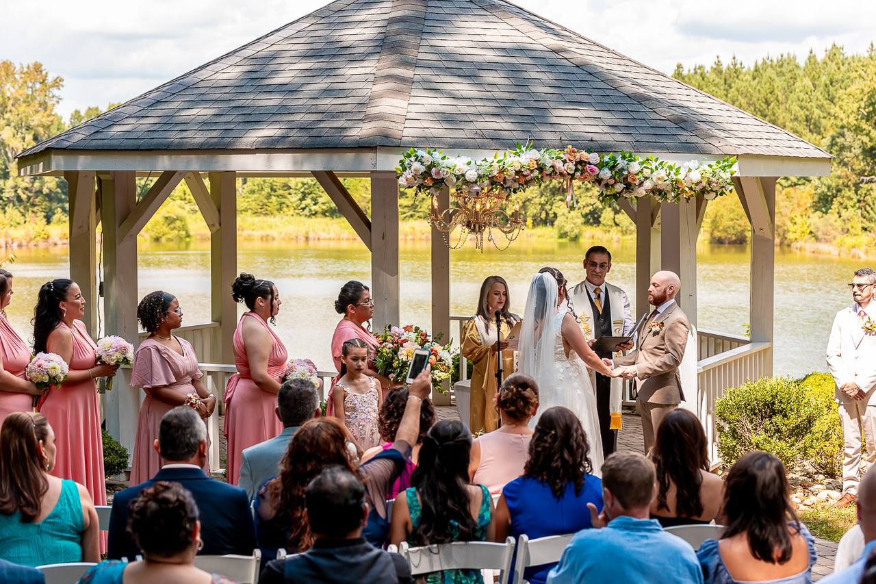 Check Out Scott & Constanza Cowell’s Story – Voyage South Carolina Magazine